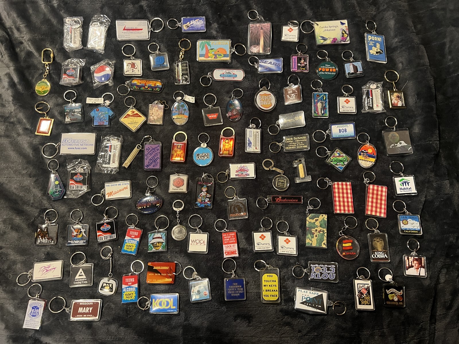 #10 VINTAGE KEYCHAIN LOT OF 92 KEY CHAINS FOBS ADVERTISING AMOCO BEER ...
