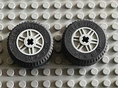 2 x Roue pneu LEGO Wheel + tyre 30.4 x 14 Ref 55982c03 / Set 8142 8136 ...