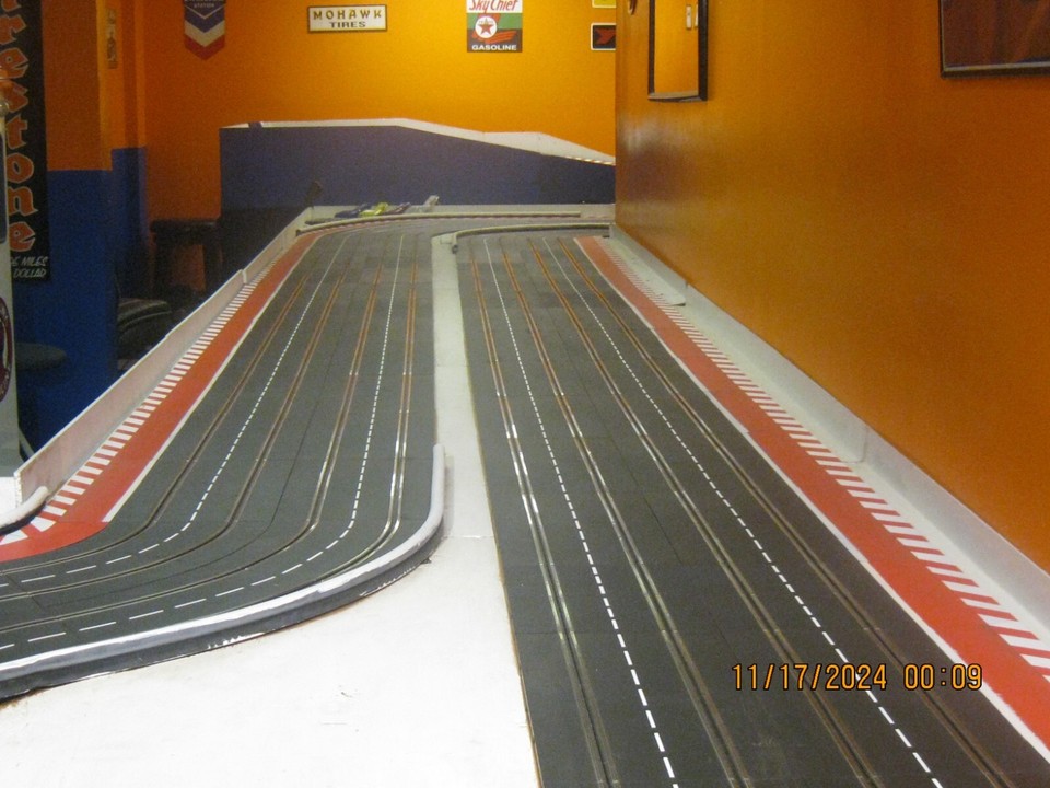 Carrera 1/32 Scale Race Way Analog Track , Plywood benchwork, Carriage ...