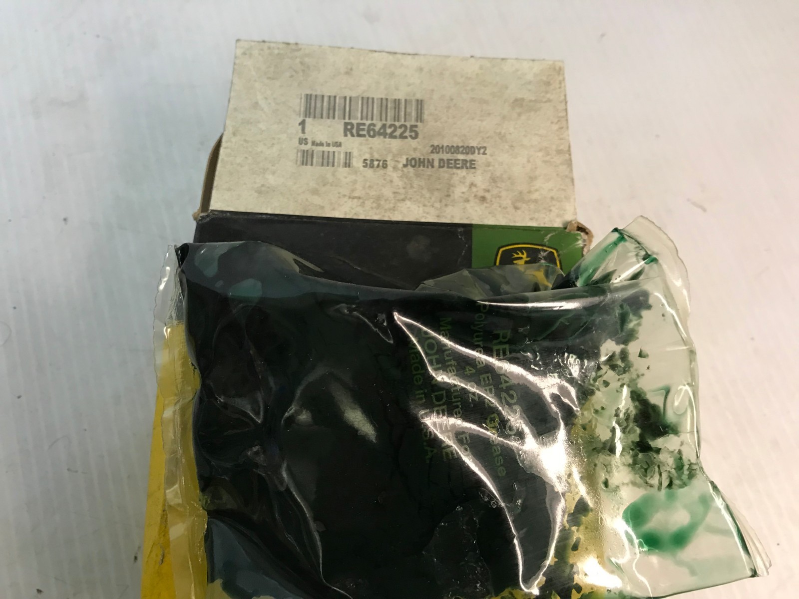 RE64225 GENUINE John Deere Polyurea EP2 Green GREASE 4oz Replaces ...