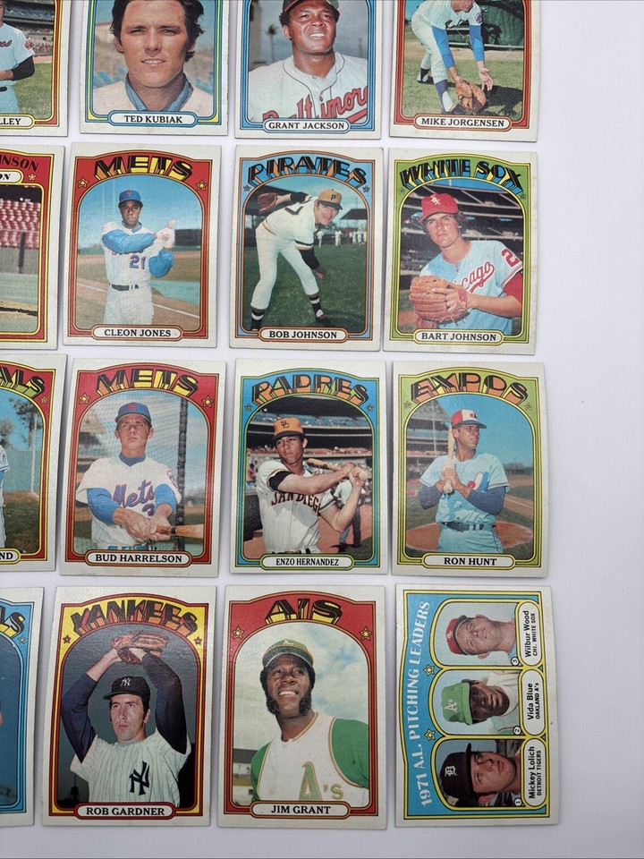 Lot (25) 1972 Topps Baseball Common Cards - No Duplicates - EX or ...