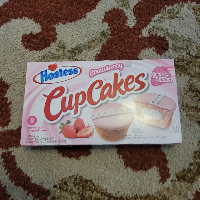 Hostess Strawberry Cupcakes 8 Individually Wrapped Snack Cake Limited ...
