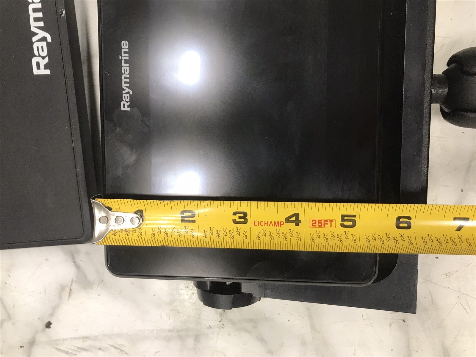 Boat Raytheon Raymarine Axiom multifunction display chart plotter ...