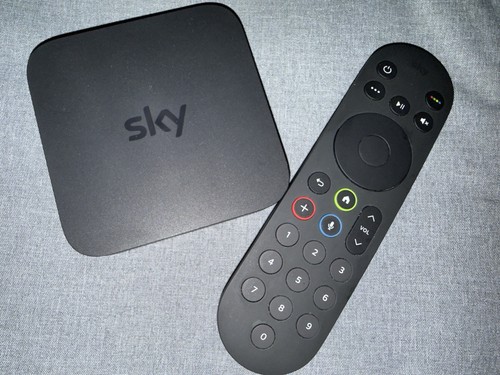 Sky Stream Puck TV Streaming Box IP061-EF-ANT Includes Remote Power ...