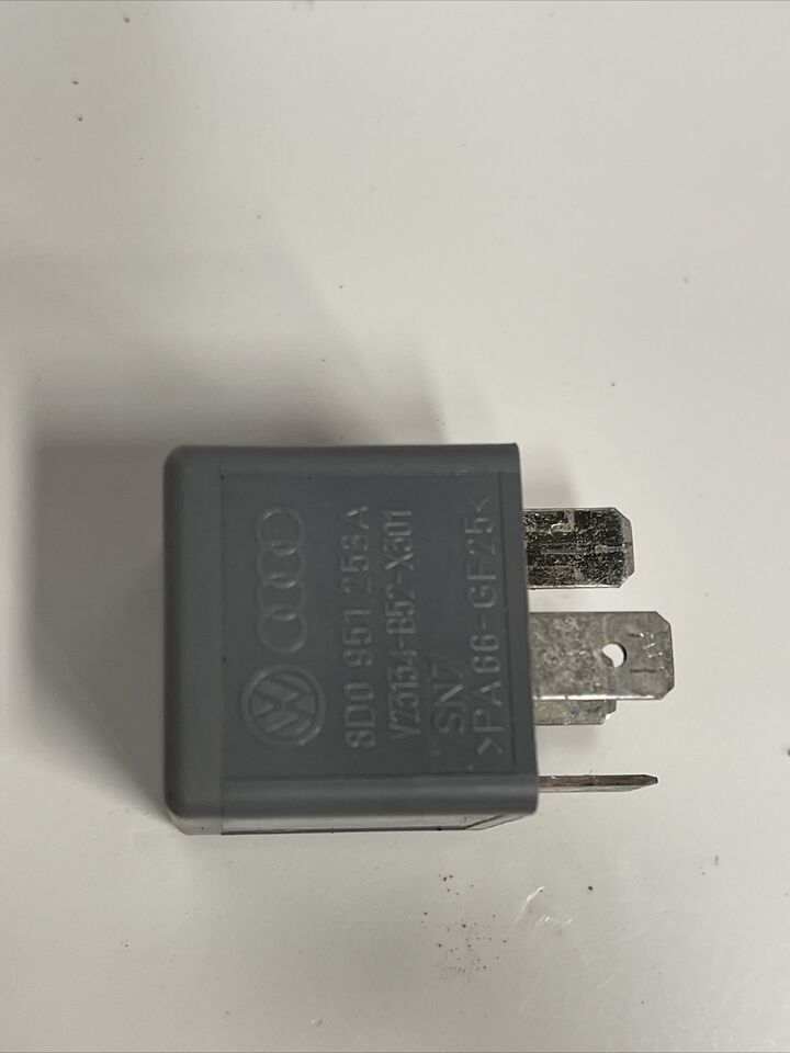 Genuine Volkswagen Relay # 373 VW Audi A4 A6 A8 Passat B5 - 8D0 951 253 ...
