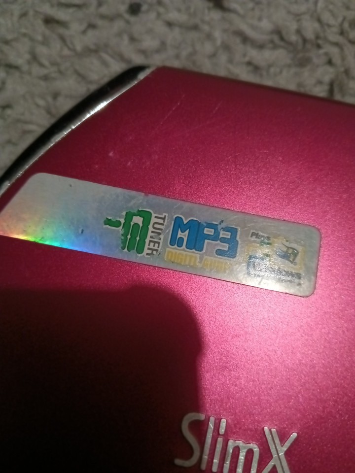 iRiver SlimX Portable MP3/WMA/CD Player With FM Tuner Design By Inno ...