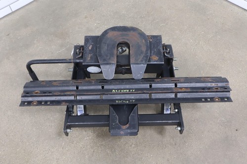 99-07 Chevy/GMC Silveardo Sierra 2500HD GMT800 BedSaver Gooseneck Hitch ...