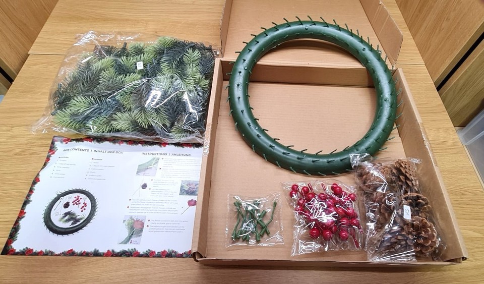 FOREVER FLOWERZ CRAFT BUDDY CHRISTMAS WREATH DIY KIT APPROX. 34cms ...