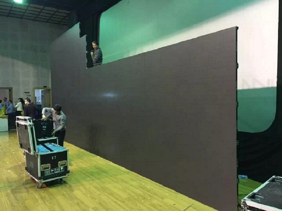 P3.91 Outdoor Led Screens 2M x 1.5M Video Wall 3840hz 4000 Nits LED ...