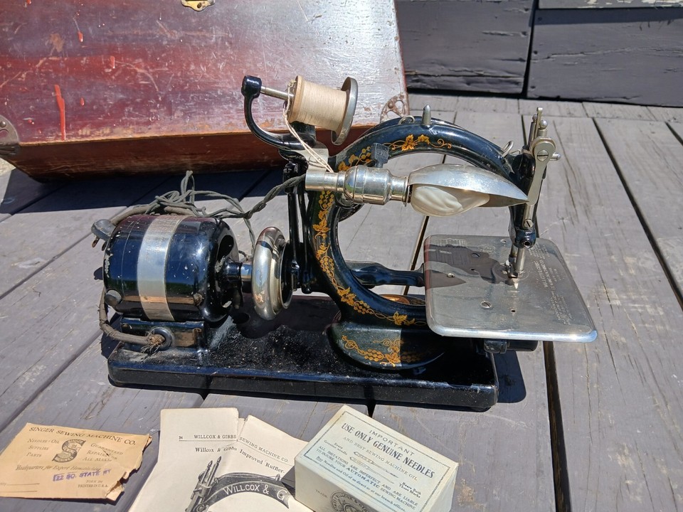 Antique Rare Willcox and Gibbs Sewing Machine with Pedal and Case ...