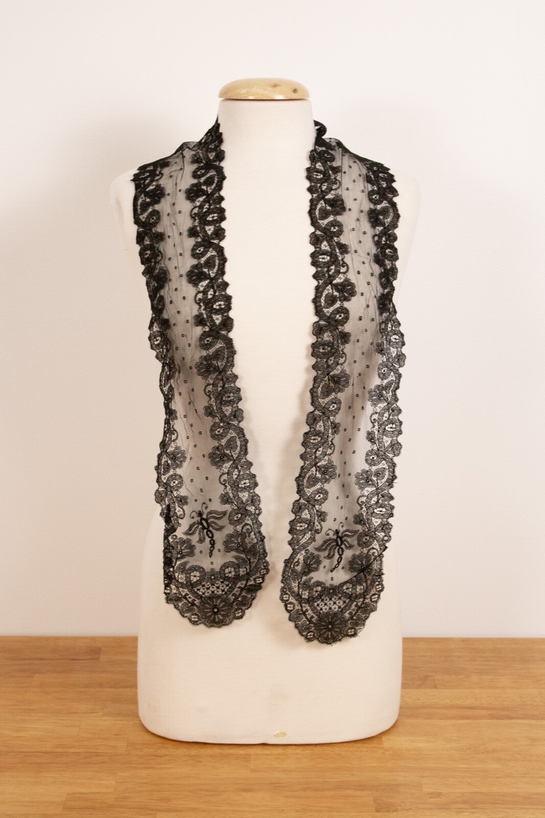 Antique 1840's Victorian Mourning Lace Lappet - Black… - Gem