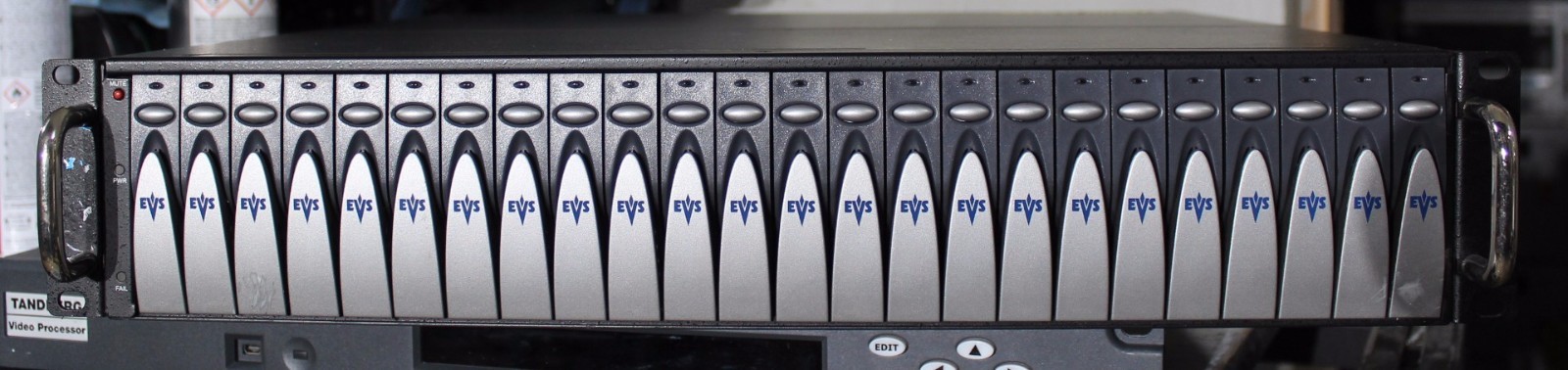 EVS xt3 / xs disk array with 24x 2.5" sas drive support | eBay