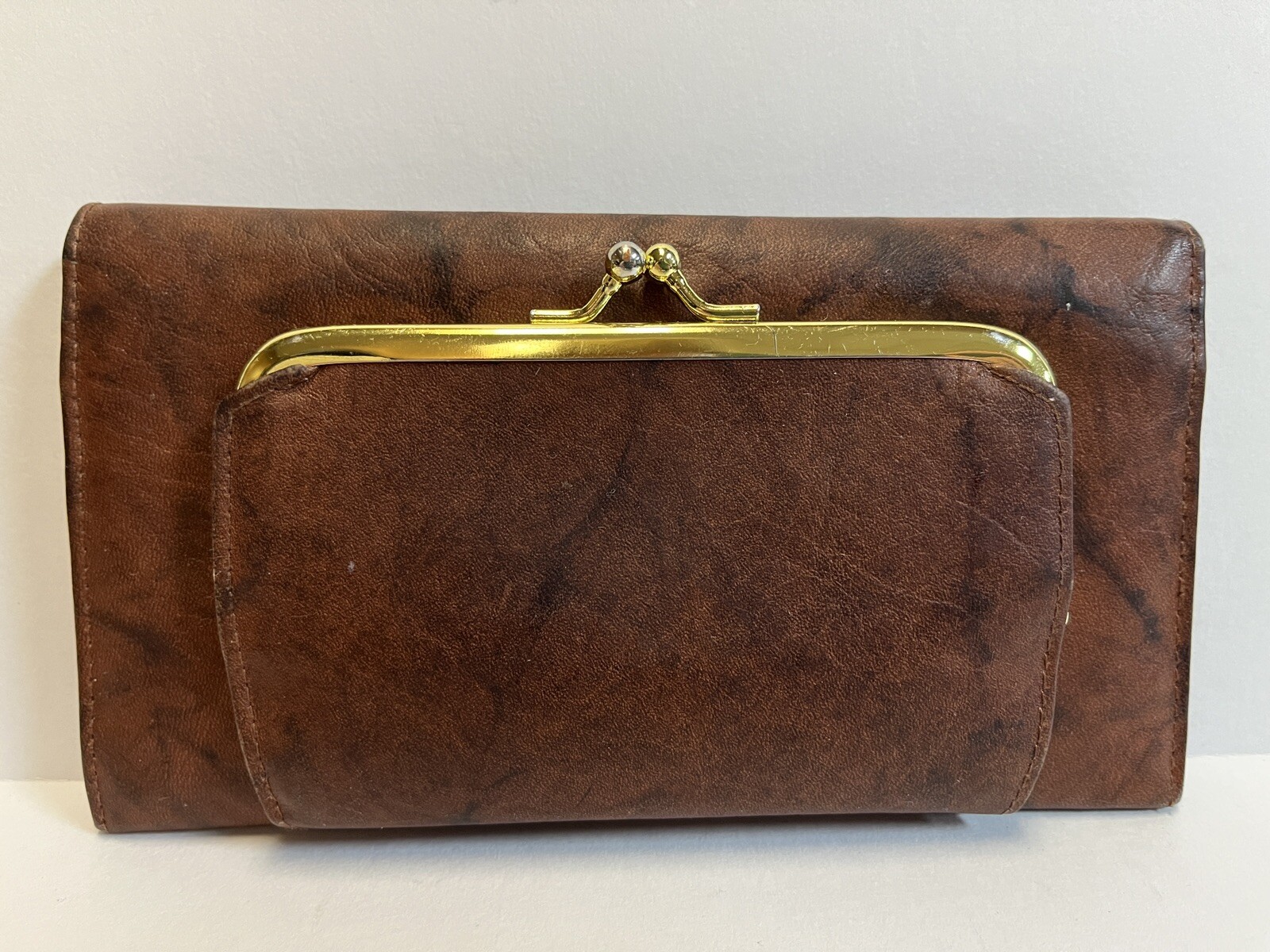 Vintage Buxton leather wallet w/flaw - V2 Retail