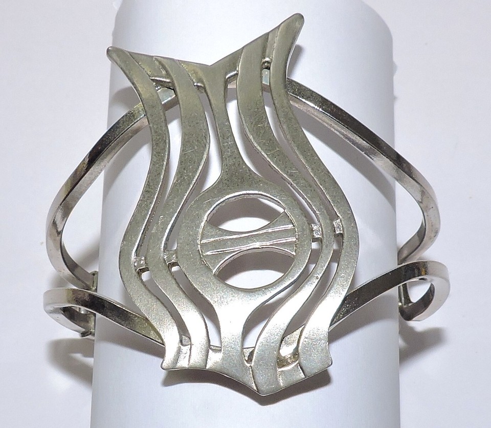 KELLY WATERS Modernist HINGED CLAMPER BRACELET Fish Silver Tone Cuff ...