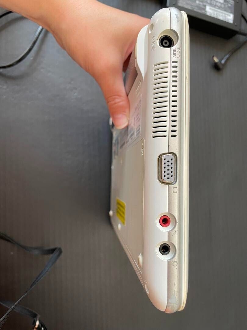 SONY VAIO W VPCW119XJ/W White Windows10 mini-notebook PC SONY VAIO W VPCW119XJ/W White Windows10 mini-notebook PC