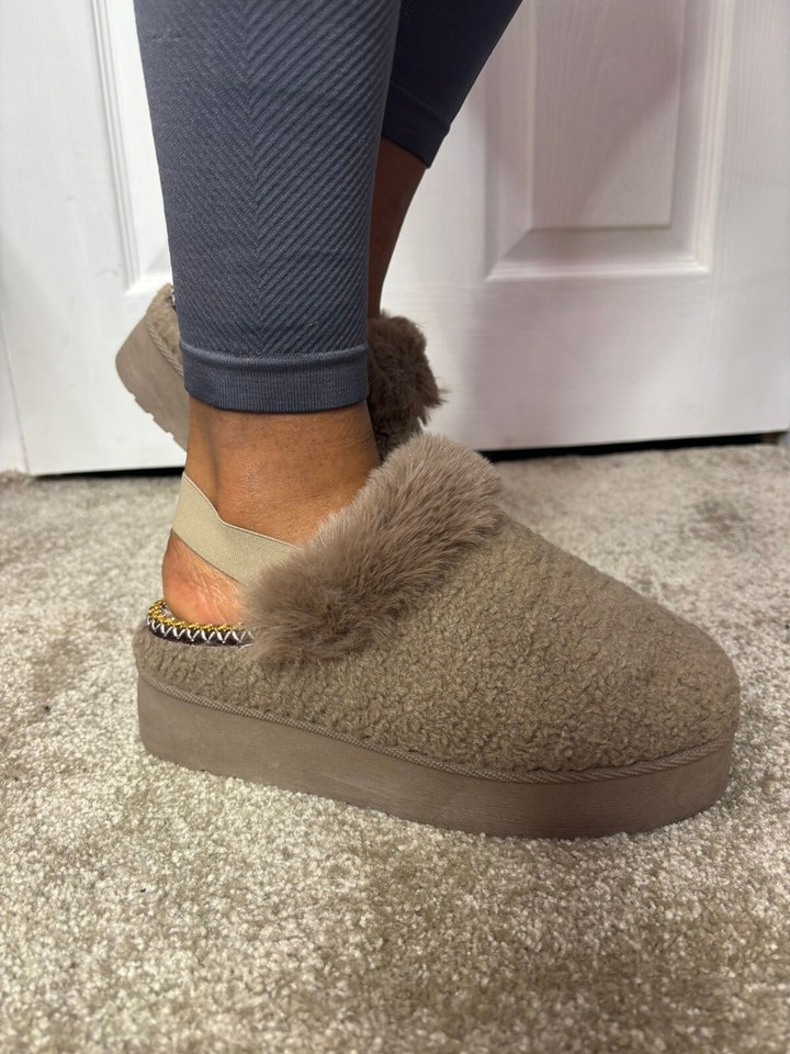 WOMENS LADIES COMFY FLUFFY FAUX FUR PLATFORM SLIPPERS MULES SHOES SIZE ...