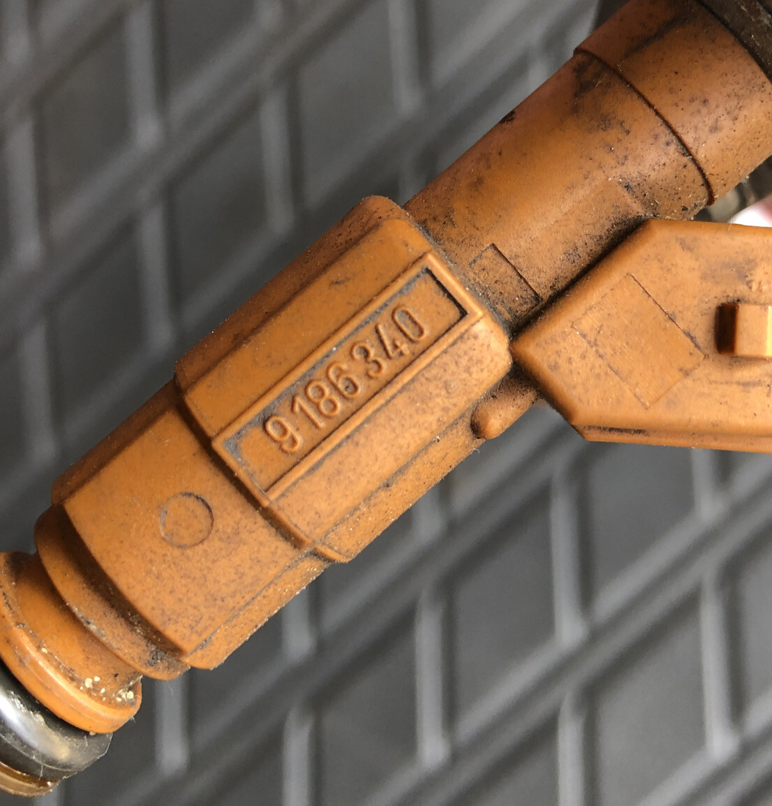 Genuine Volvo 9186340 Fuel Injector Set of 5 With Rail and Regulator ...