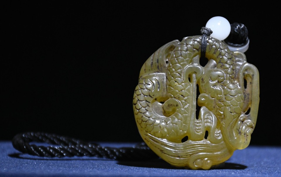 5.5CM Old Dynasty Natural Hetian Jade Fengshui Dragon Beast Yubi Yu Bi ...