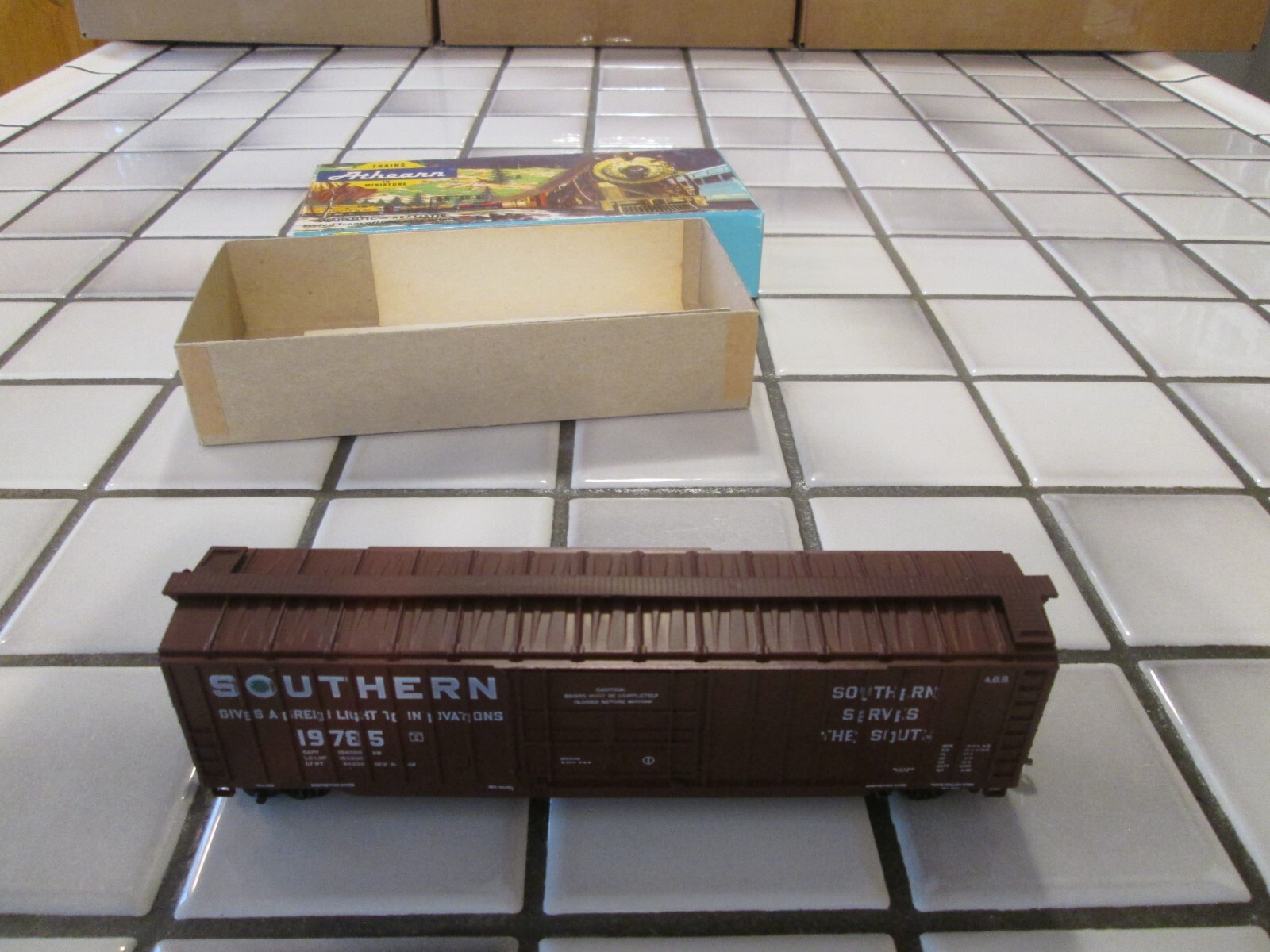 athearn SOUTHERN 50 foot box car HO scale | eBay