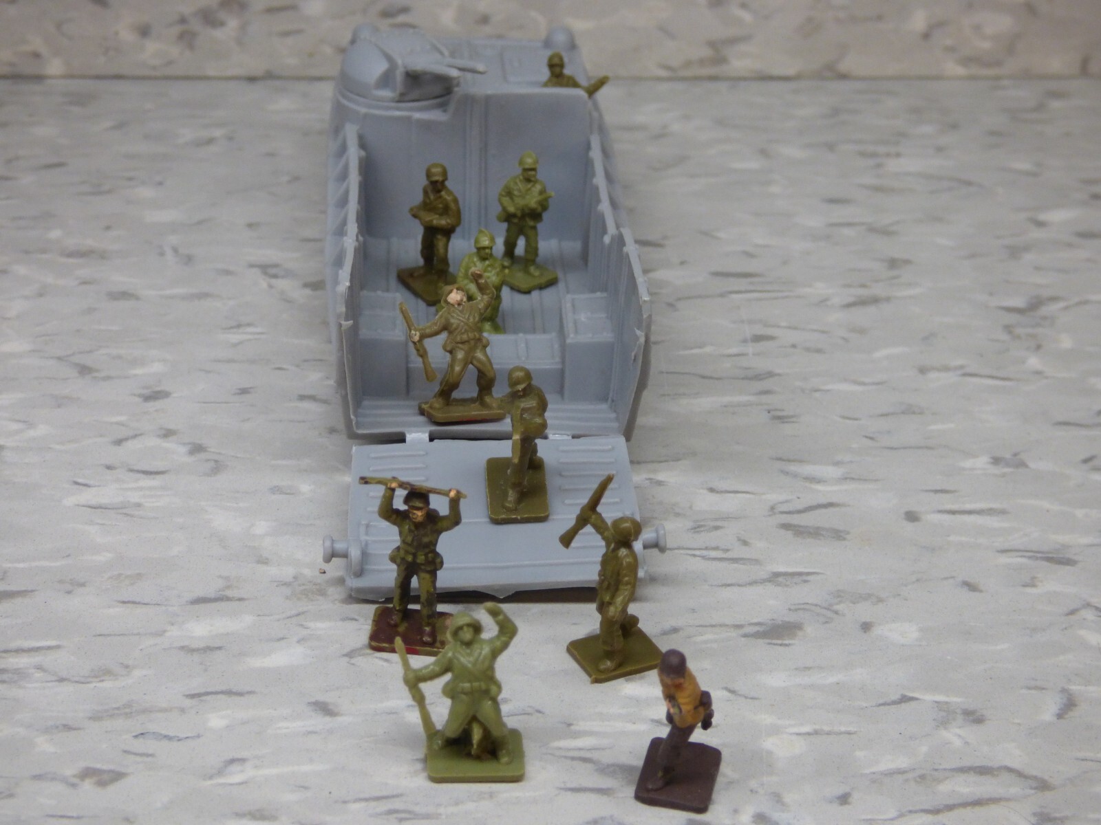 1/72 Scale Marx Reissue WWII LCVP Landing Craft & Airfix US Marines Lot ...