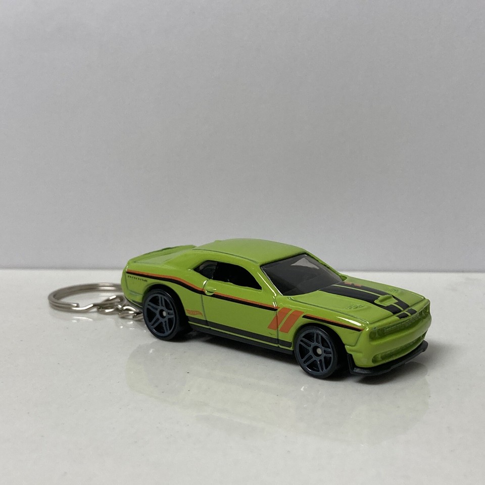RARE KEY CHAIN GREEN DODGE CHALLENGER SRT CUSTOM LIMITED EDITION 2015 ...