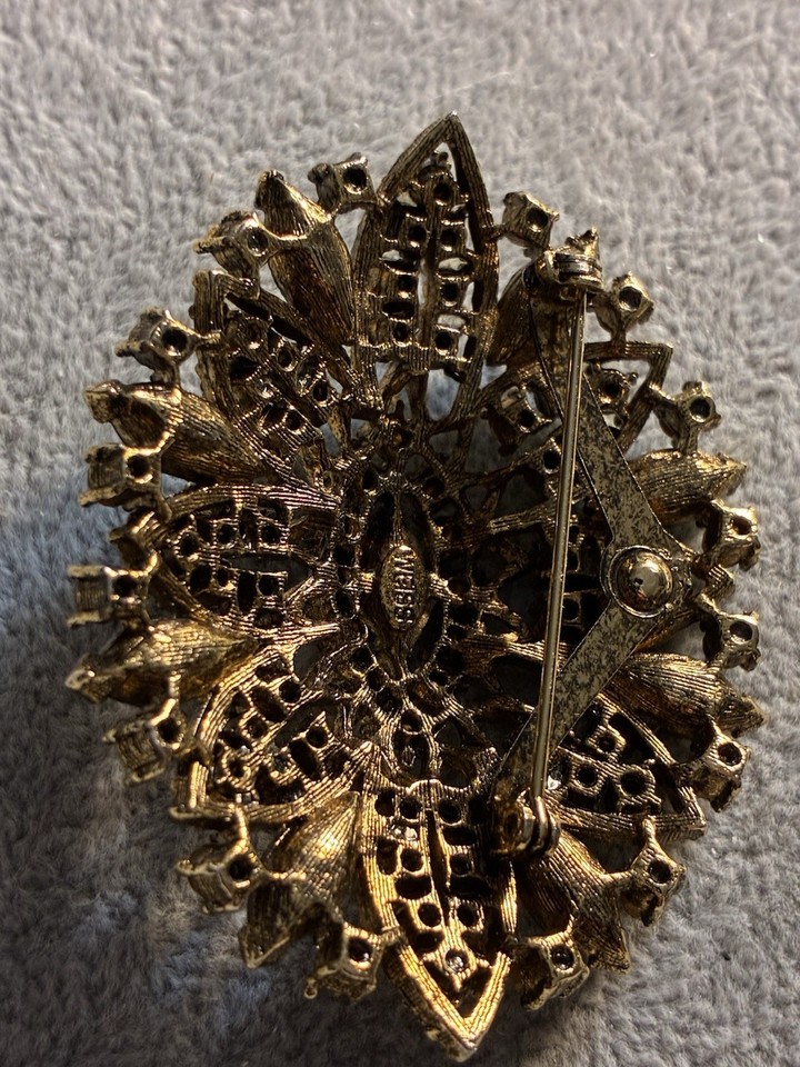 Signed Weiss Vintage Emerald Green & Peridot Rhinestone Layered Brooch ...