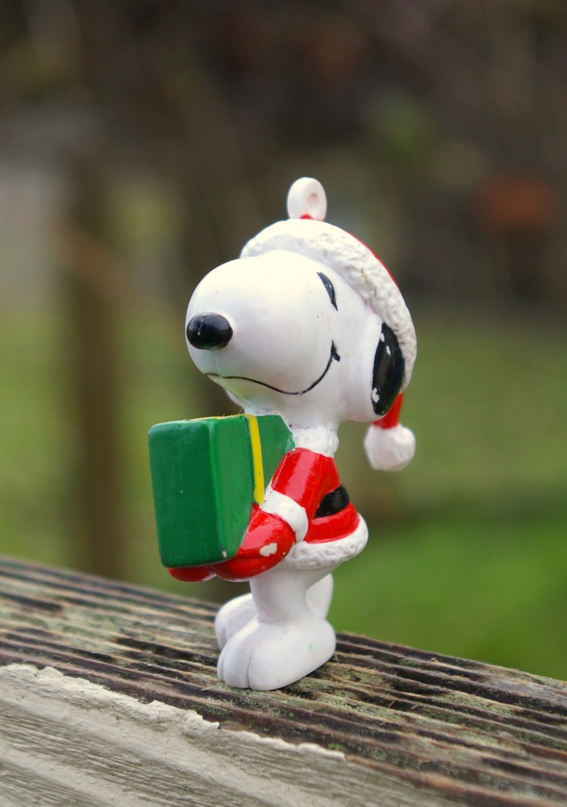 Snoopy Santa Claus Christmas Holiday 2 1/3" Tall Ornament Carrying Gift ...