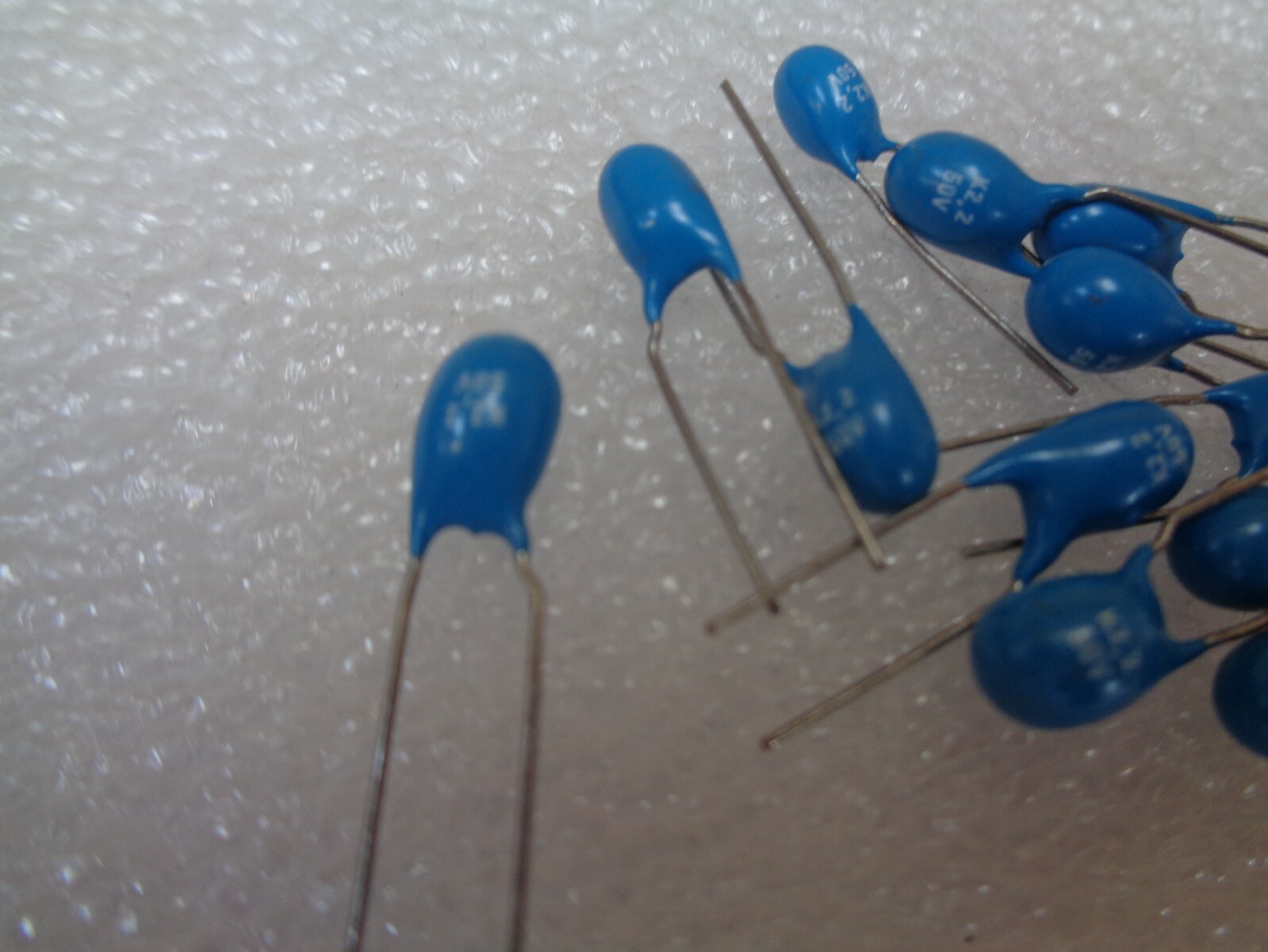 Tantalum Bead Dipped Capacitor Wide Range of Values 0.1UF - 150UF UK ...