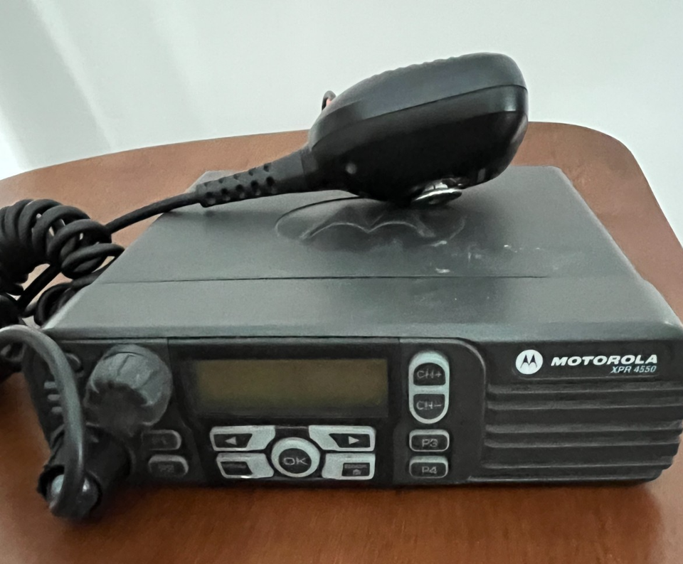 MOTOROLA XPR4550 UHF 403-470MHz Mobile Radio 40W AAM27QPH9LA1AN | eBay