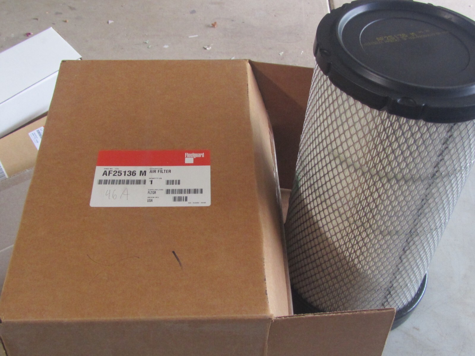 FLEETGUARD AF25136M - Air filter cross reference