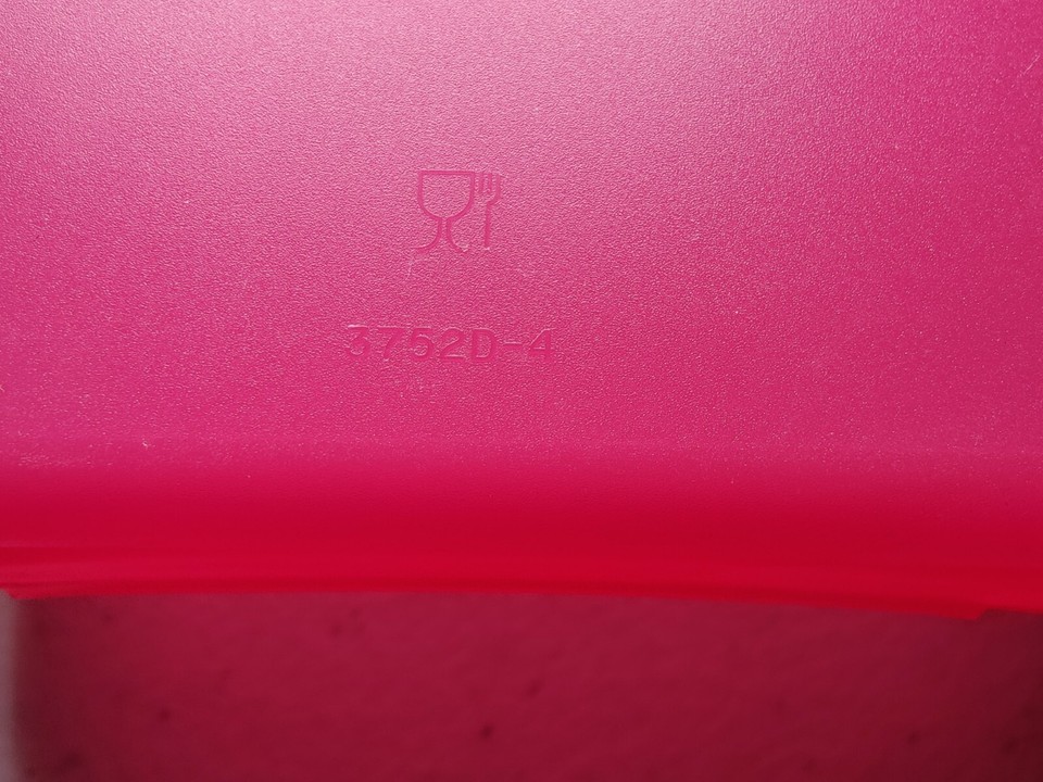 NEW Tupperware Sandwich Keeper 5 in Square Clamshell Pink #3752D-3 FREE ...