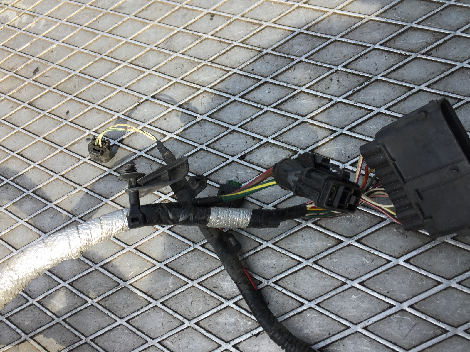 LAND ROVER DISCOVERY 3 LR3 2.7 TDV6 2007 CHASSIS WIRING LOOM 8H22 ...