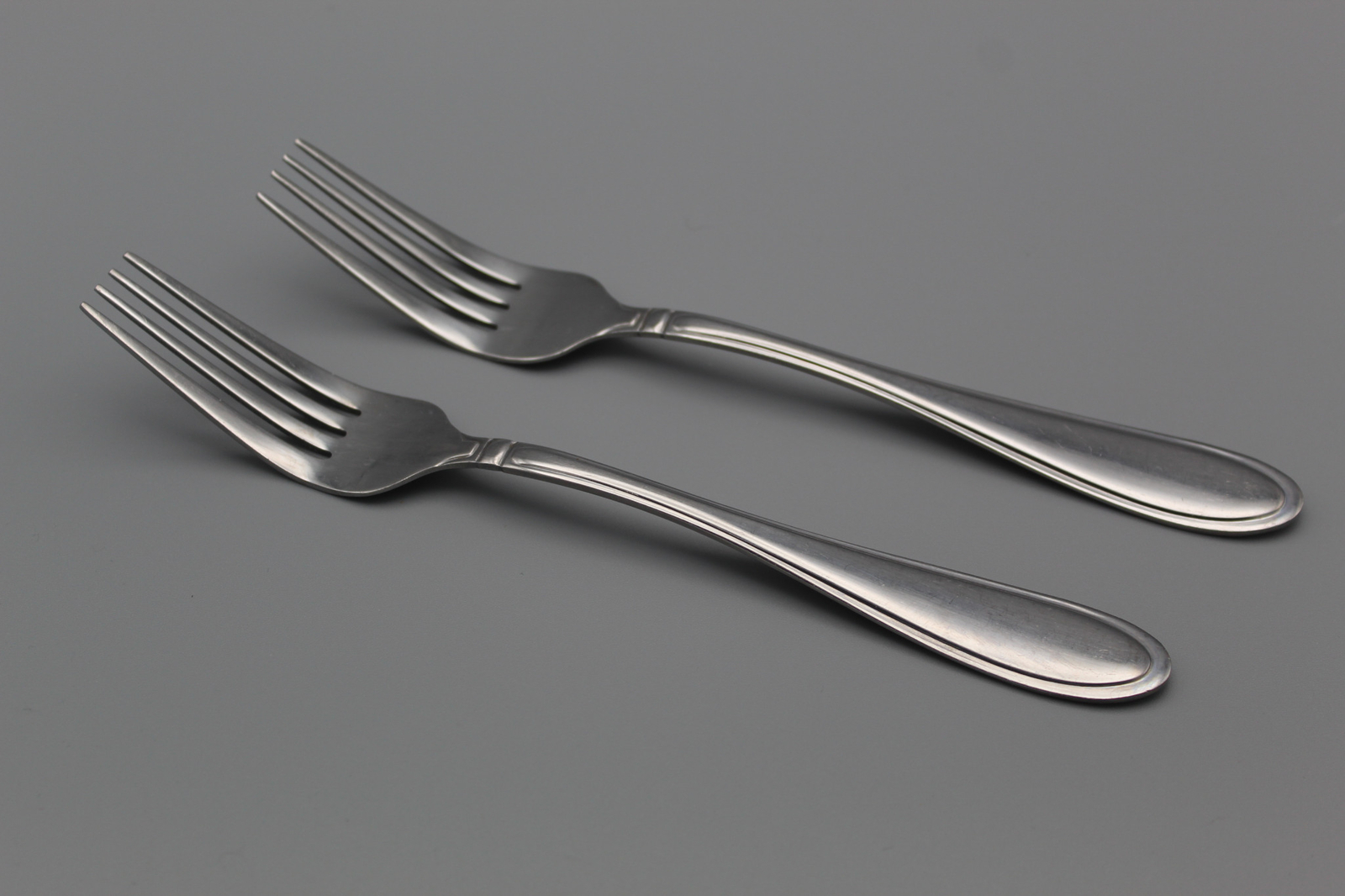 Modern Cambridge Stainless Flatware EVANSTON Dinner Forks Outlined Set ...