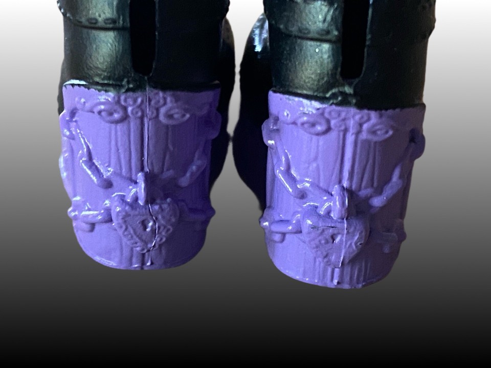 Monster High G3 Twyla Boogeyman Skulltimate Secrets Neon Frights Shoes ...