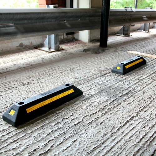 A Pair of Car Driveway Garage Parking Rubber Wheel Stopper Stop Block ...