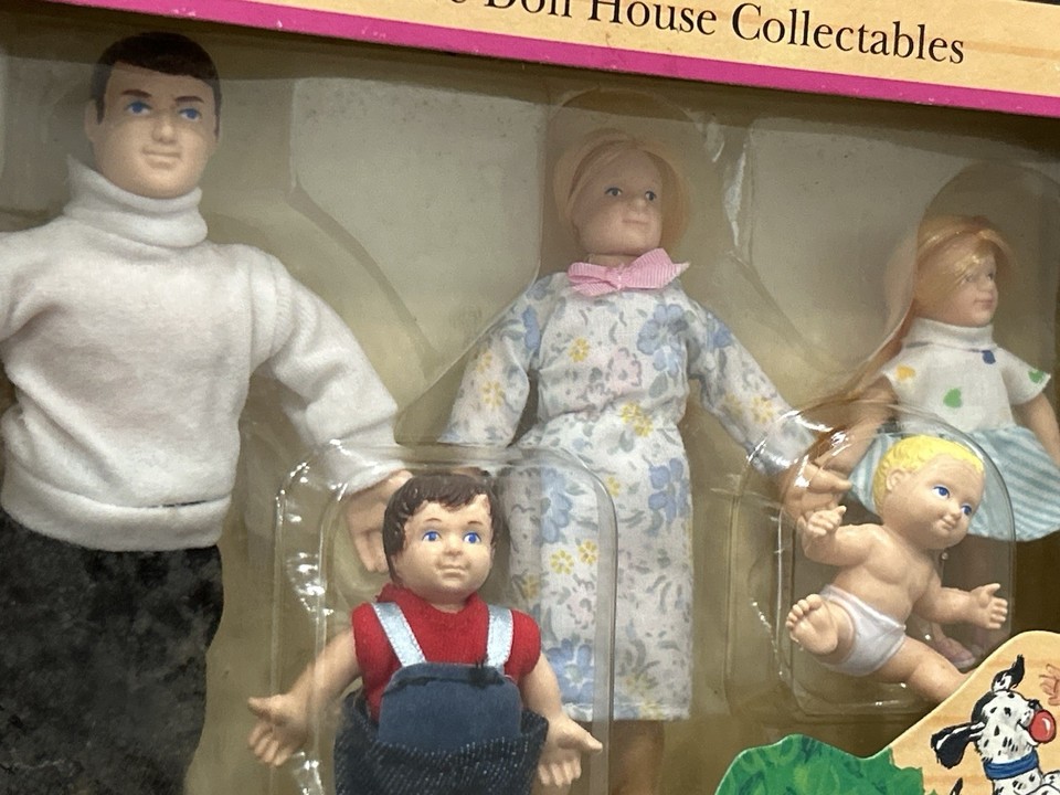 Our House Family Miniature Doll House Largo Toys Bendable Figures Dad ...