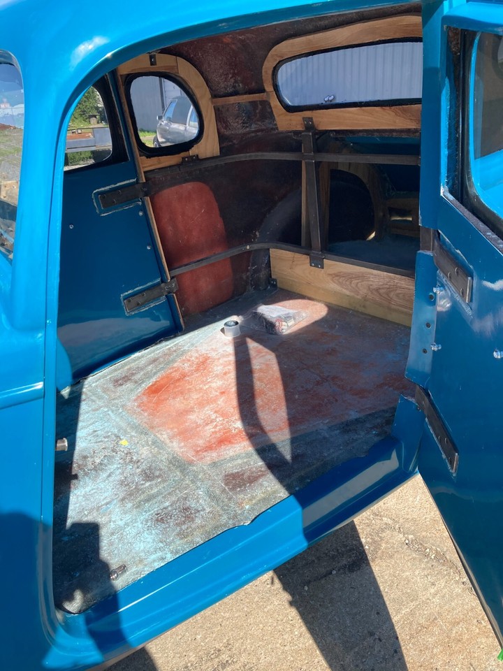 Reproduction 33/34 Ford 5 window body and chassis | eBay
