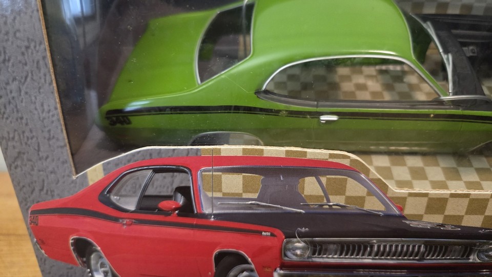 AMT Pro Shop 1971 Plymouth Duster 340 Model Kit Pre painted - Green 1: ...