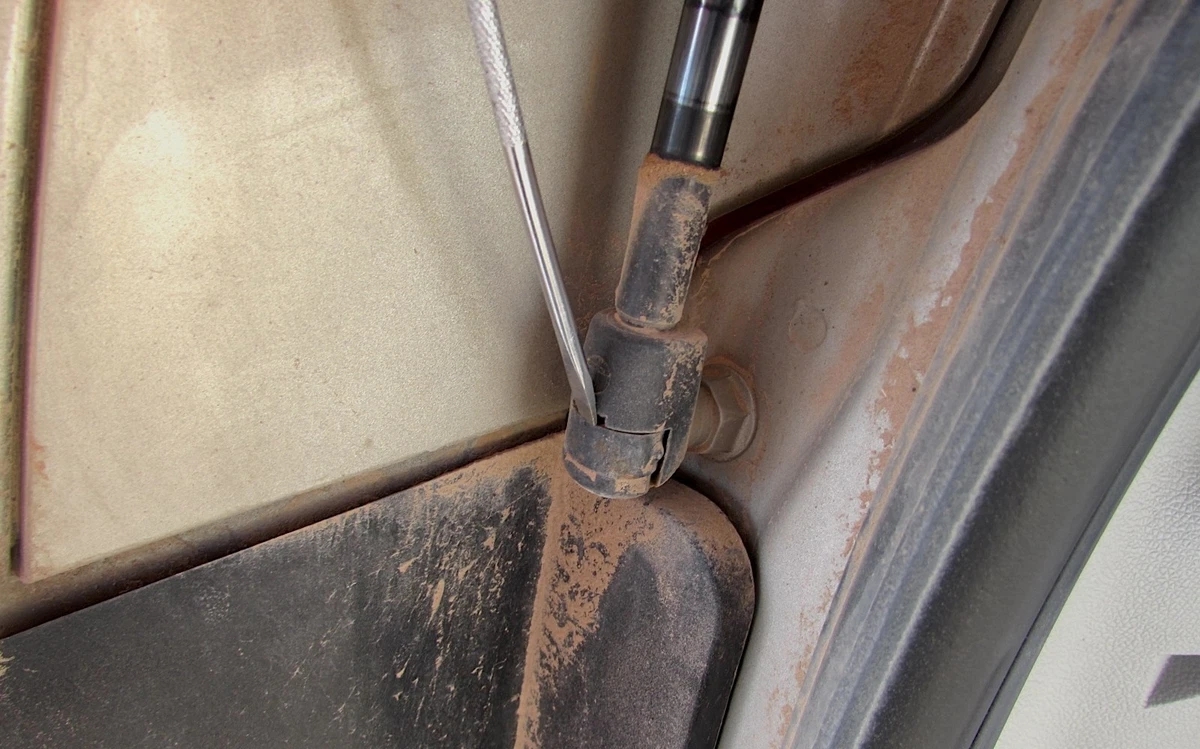 A Guide to Replacing Hood Struts