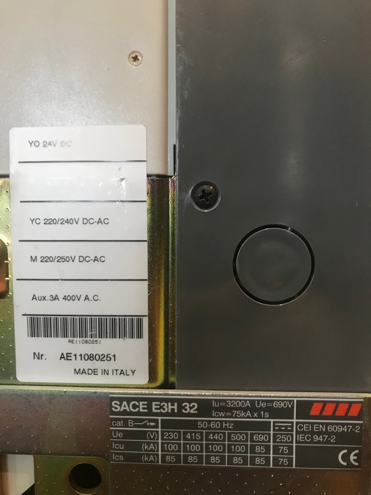 3,200 Amp ABB Circuit Breaker w/ Draw Out Breaker Cradle | SACE E3H 32 ...