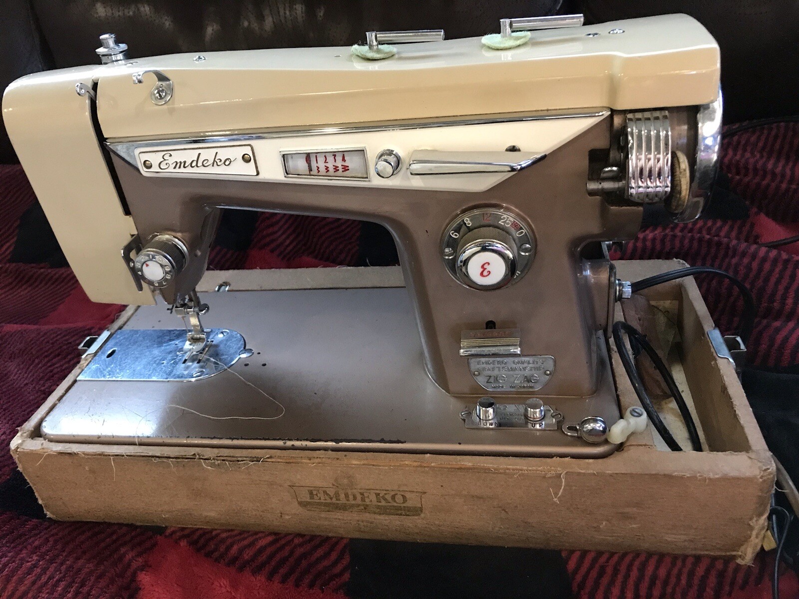 Vintage Emdeko Zig Zag Sewing Machine *Untested | eBay