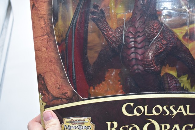 Dungeons and Dragons Colossal Red Dragon Limited Edition Miniature for ...