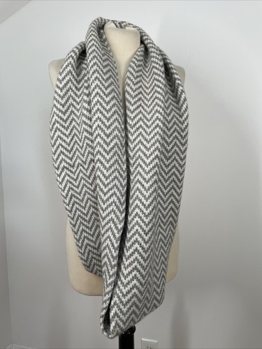 J. Crew Gray White Zig Zag Chevron Knit Chunky Infinity Scarf 13" 07052 ...