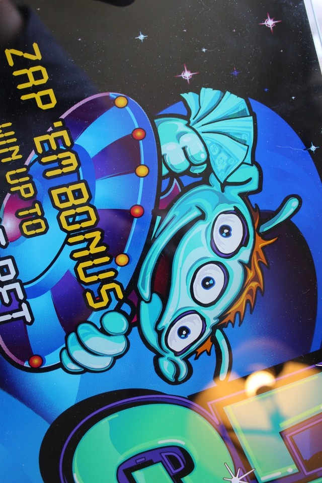 SLOT MACHINE GLASS LITTLE GREEN MEN IGT GAMBLING ALIEN | eBay