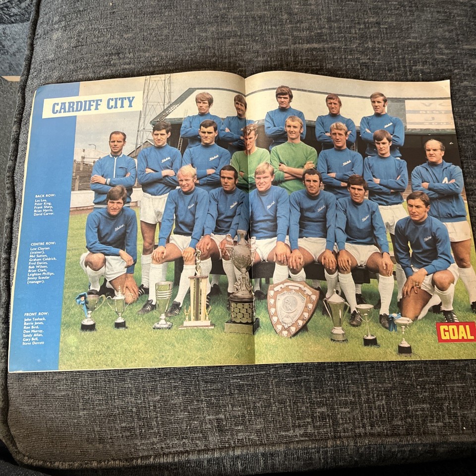 Goal Magazine - 8 Nov 1969 - Cardiff City team group Bobby Charlton ...
