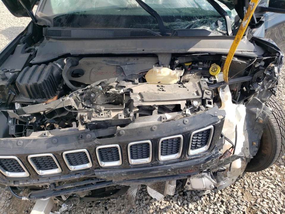 Used Wheel fits: 2020 Jeep Compass new style horizontal rear door ...