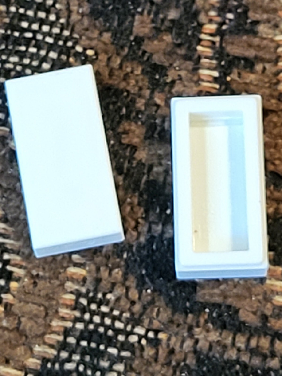 25 LEGO White 1x2 Flat Tiles (id 3069/306901) Finishing Modular Snow ...