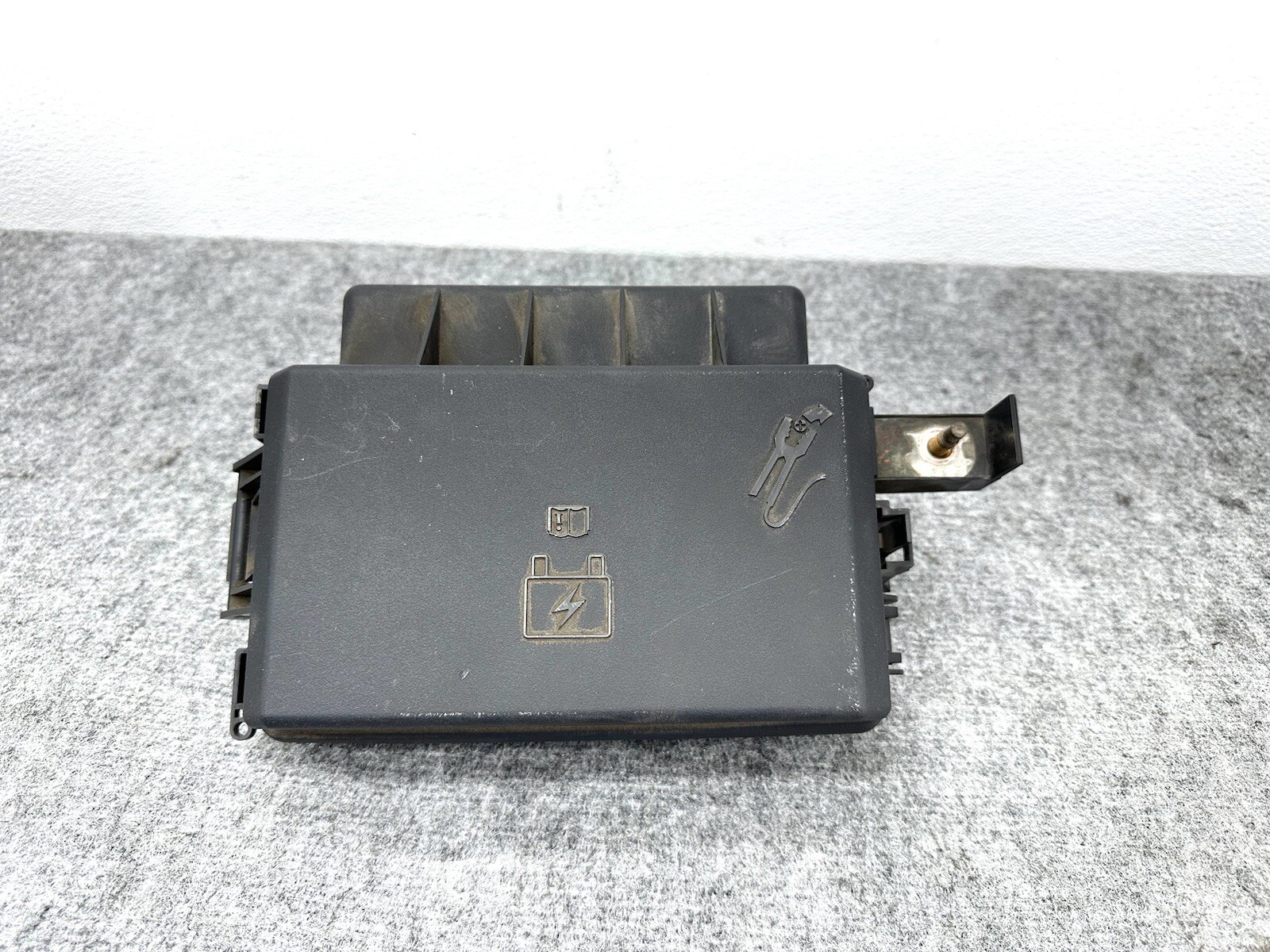 2006 CHRYSLER 300C SRT8 OEM FRONT JUNCTION FUSE BOX RELAY BODY CONTROL ...