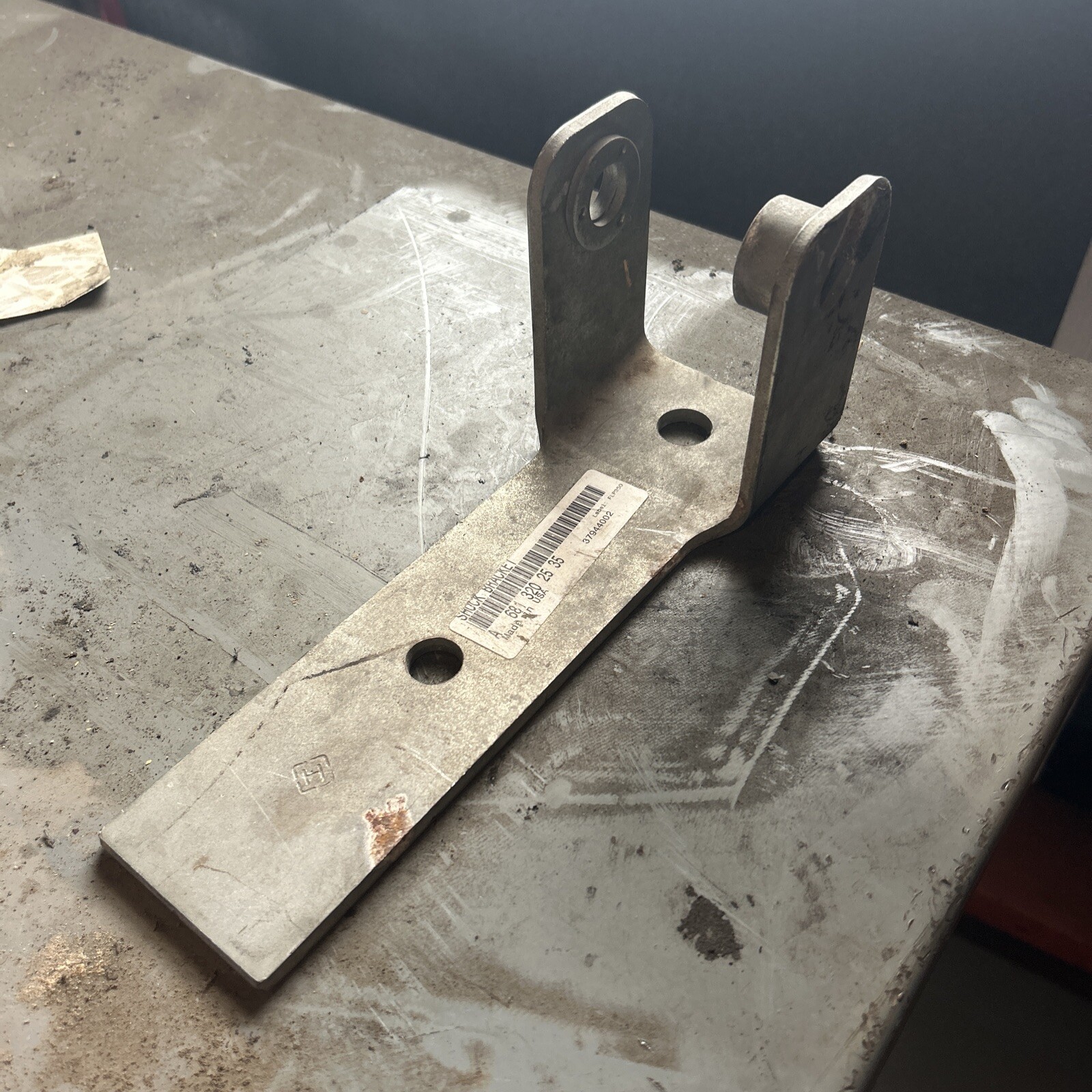 Shock Bracket RH - Freightliner 681-320-25-35 | eBay