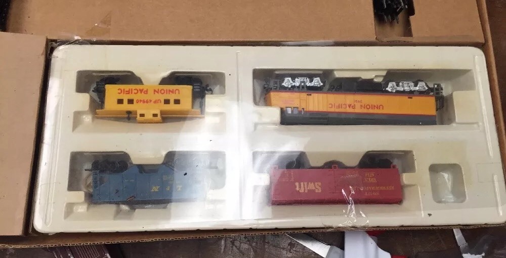 LIFE-LIKE RAILMASTER DIESEL UNION PACIFIC COMPLETE H.O. SCALE TRAIN SET ...